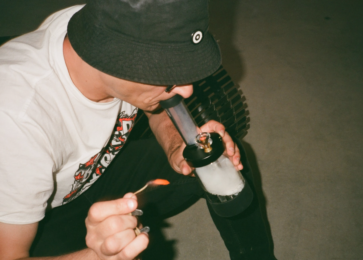 Studenglass Gravity Bong vs Smoke Honest Capsule Bong