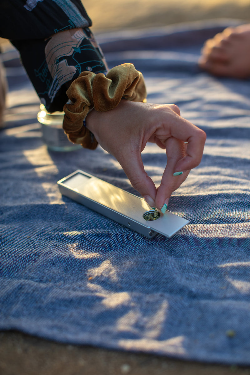 How to Pack a Bowl: The Right Way – Honest