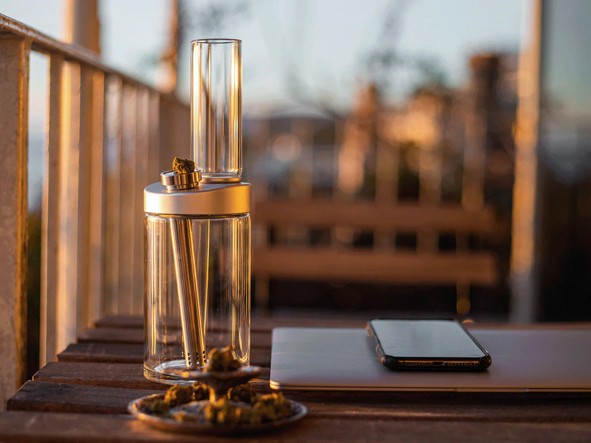 What to Look for in a Bong: Buying Guide | How to Choose the Right Bong ...